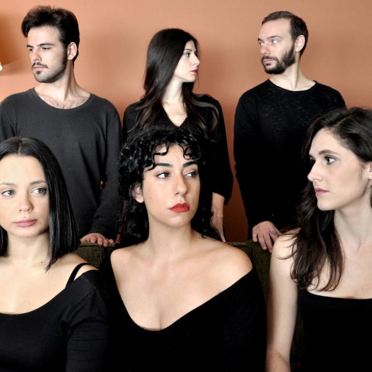 H δημοσιογράφος Μαρία Λεμονιά με vintage φόρεμα που είχε φορέσει και η ...