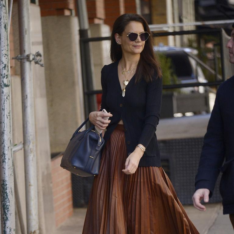 Η εντυπωσιακή μεταμόρφωση της Σμαράγδας Καρύδη σε βασίλισσα του Banksy ...