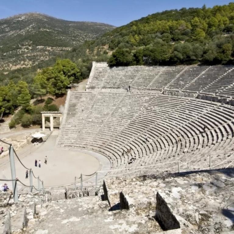 Κι όμως αυτό το υπέροχο νησί με τα σμαραγδένια νερά, υπάγεται στο νομό ...