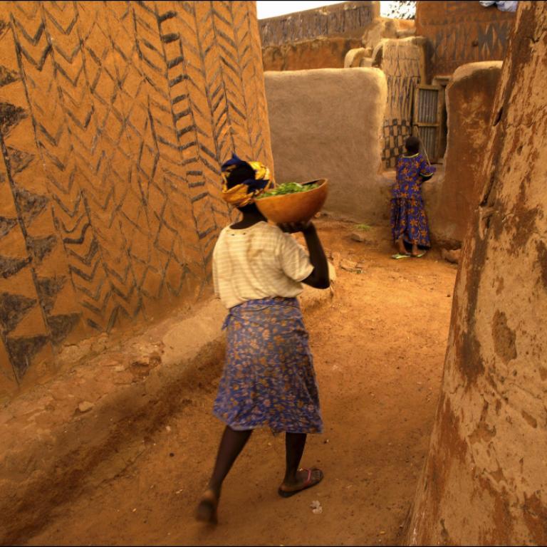 Πανεύκολη συνταγή για λαχταριστούς ντοματοκεφτέδες φούρνου | BOVARY