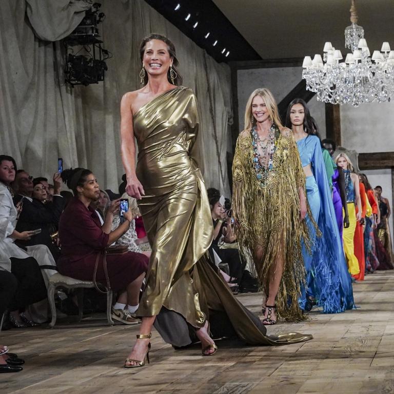 Η Lana Del Rey φόρεσε το φλοράλ φόρεμα των ονείρων μας -Μίνι και ρετρό ...